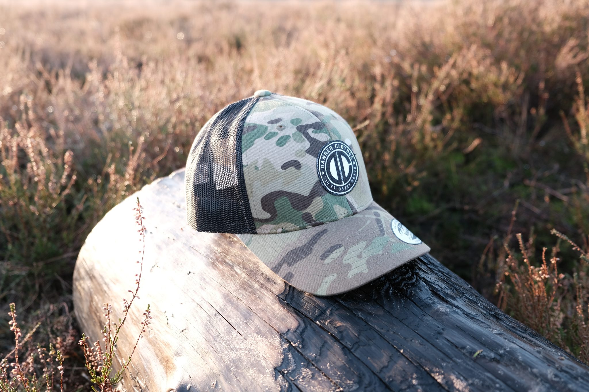 Danger Clothes - Camo Trucker cap - T-shirt Zwart (vrouw)